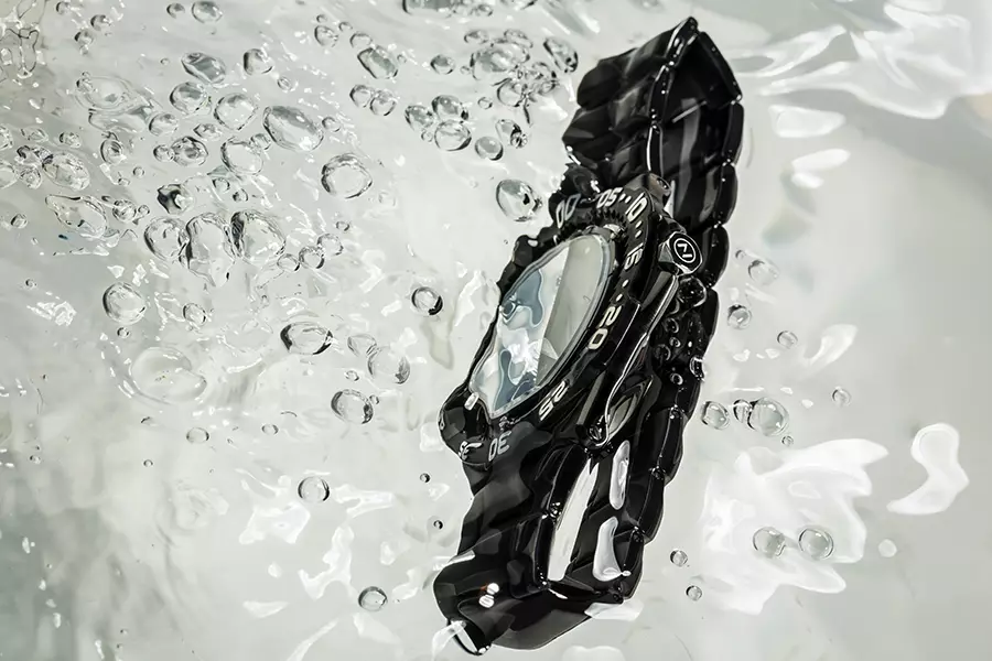 Най-тънкият часовник за гмуркане в света, пуснат в ограничено черно издание 10212_4
