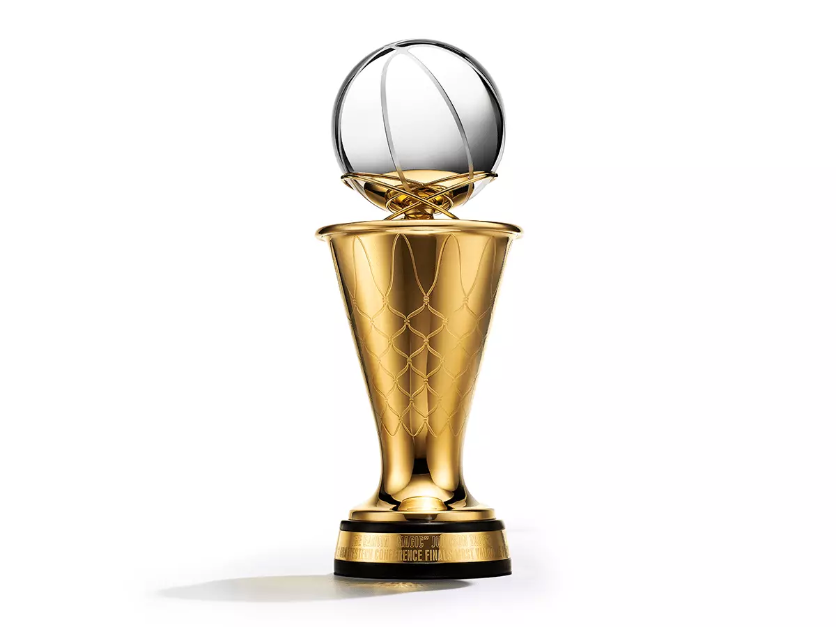 NBA redesigns Larry O'Brien Championship Trophy en ûntbleatet nije MVP-hardware foar konferinsje 1047_3