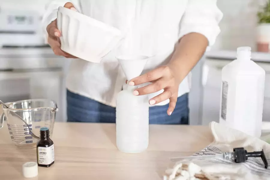 Si të bëni dezinfektues duarsh në shtëpi