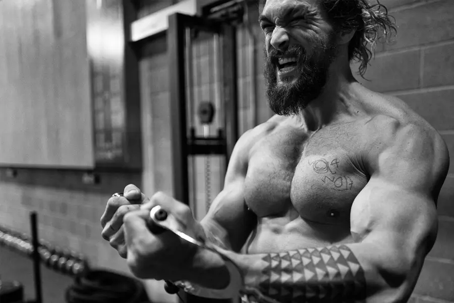 Jason Momoa jimicsiga madow iyo caddaan