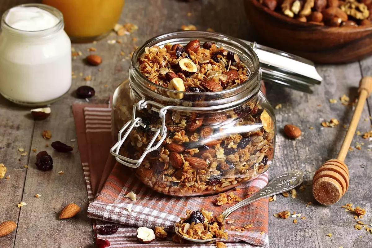 Na Sneaiceanna Ard Próitéin is Fearr le haghaidh granola Homemade On the Go