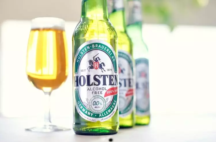 holsten německo nealkoholické pivo pohled zepředu