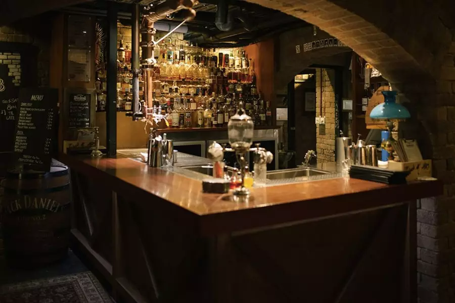 de beste whiskybars in brisbane - The Walrus Club 2