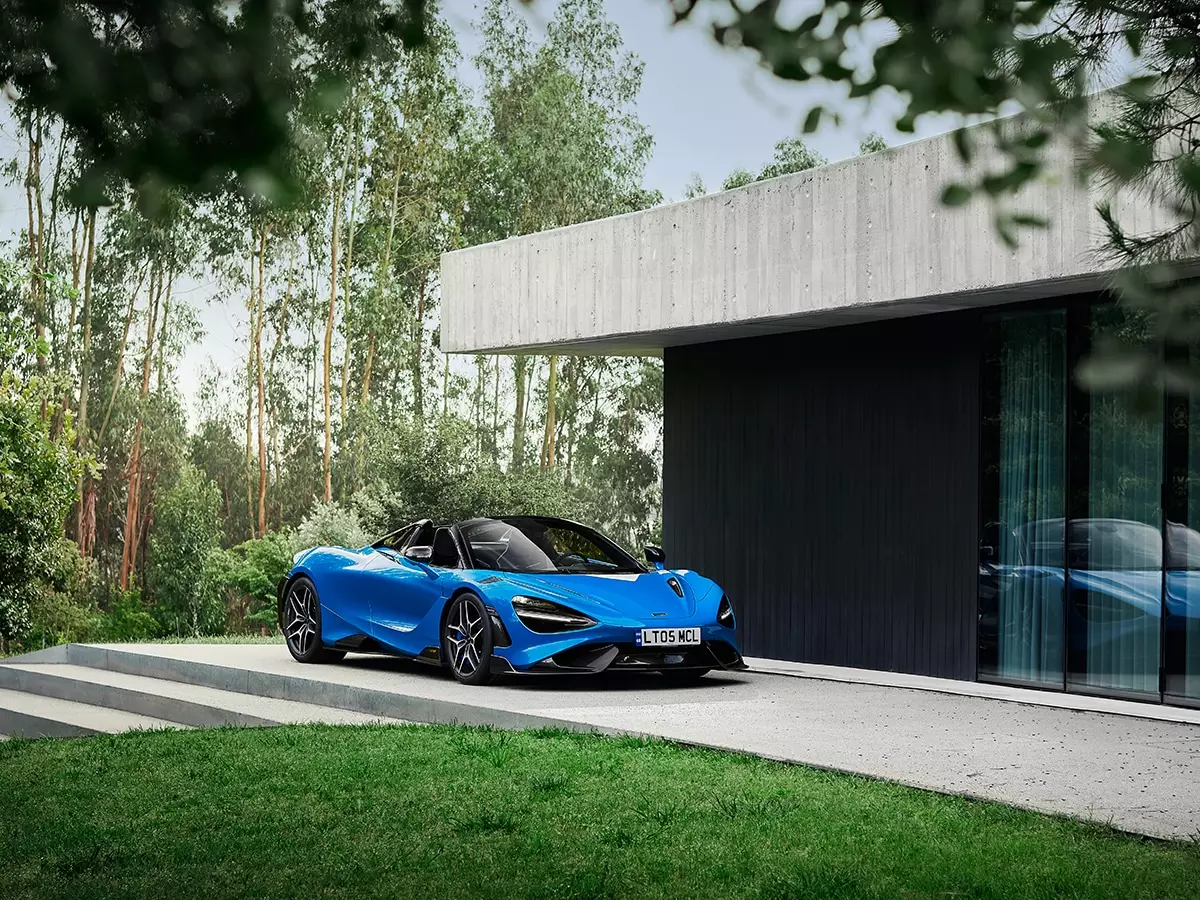 Ang mclaren 765lt spider blue na profile sa harap