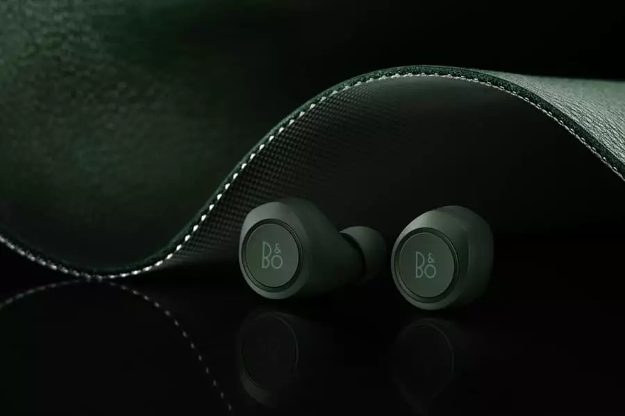 bang आणि olufsen चे beoplay e8 earbuds under wave