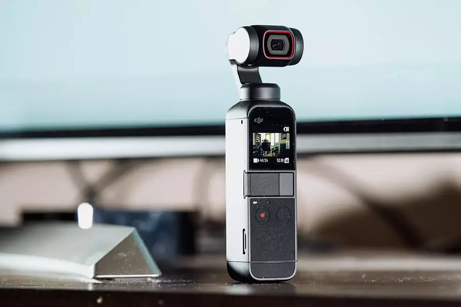 DJI Pocket 2 Ntuziaka ekeresimesi Onye na-anụ ọkụ n'obi na-ese foto