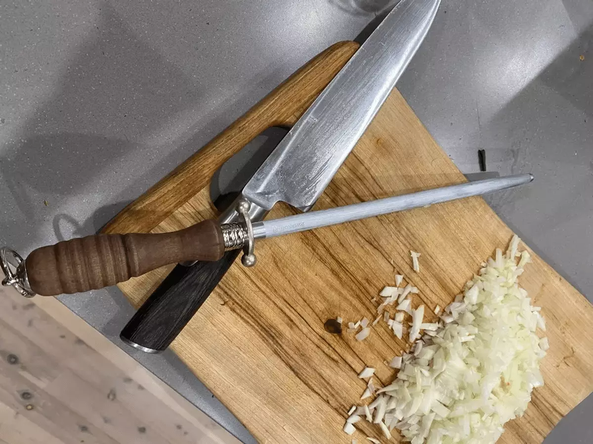 ナイフ砥石を研ぐ方法