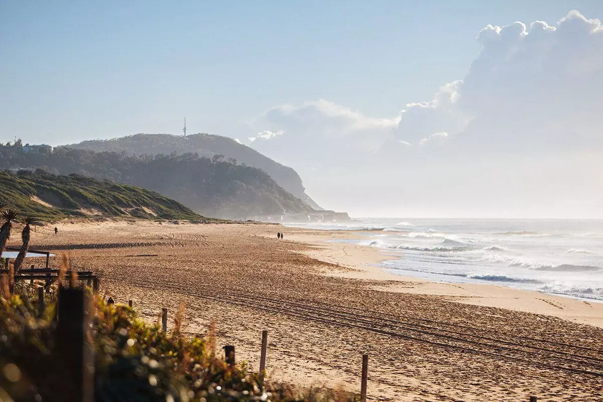 ondas na praia de wamberal