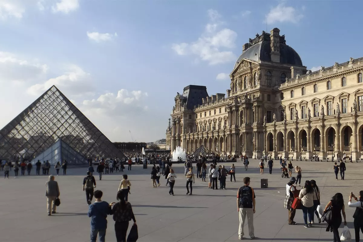 Louvre tarin bayanai