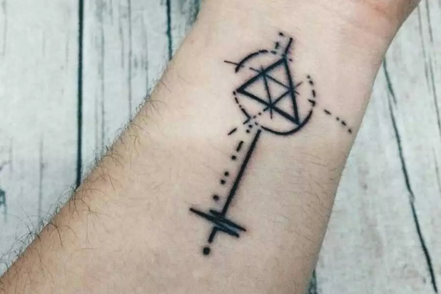 50+ μινιμαλιστικές ιδέες τατουάζ που αποδεικνύουν ότι το λιγότερο είναι περισσότερο 1582_36