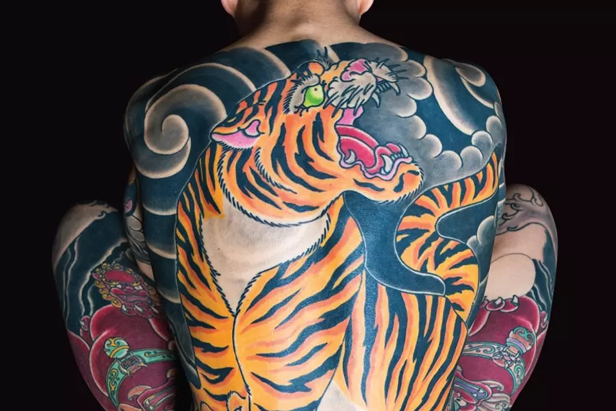 tigre japonais coloré grognant petit tatouage de tokyo