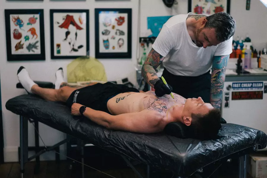 Melbourneko tatuaje konpainiak estaltzea