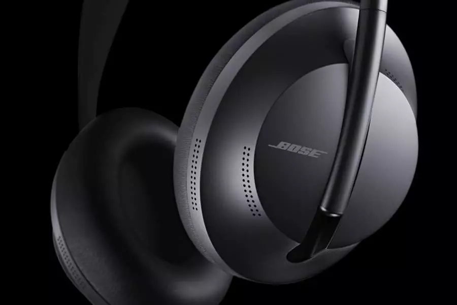 18 Best Noise Cancelling Headphones and Earbuds
