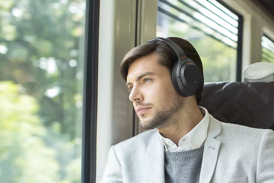18 Best Noise Cancelling Headphones and Earbuds 160_19