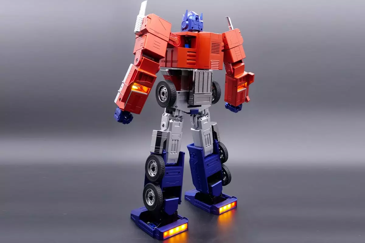 Hasbro kendi kendini dönüştüren optimus prime 3