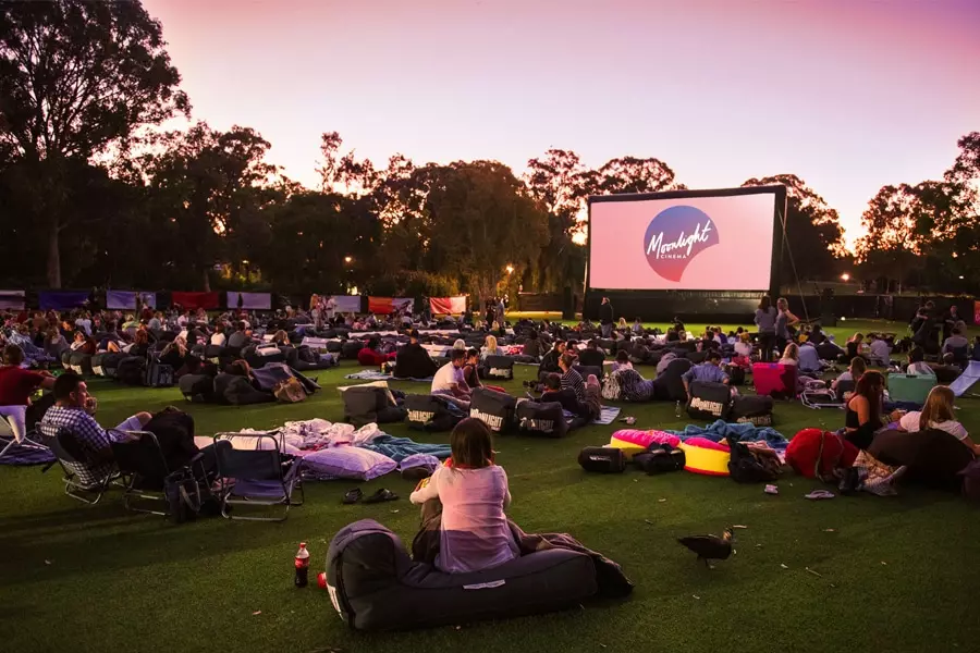 måneskinn utendørs kino solnedgang