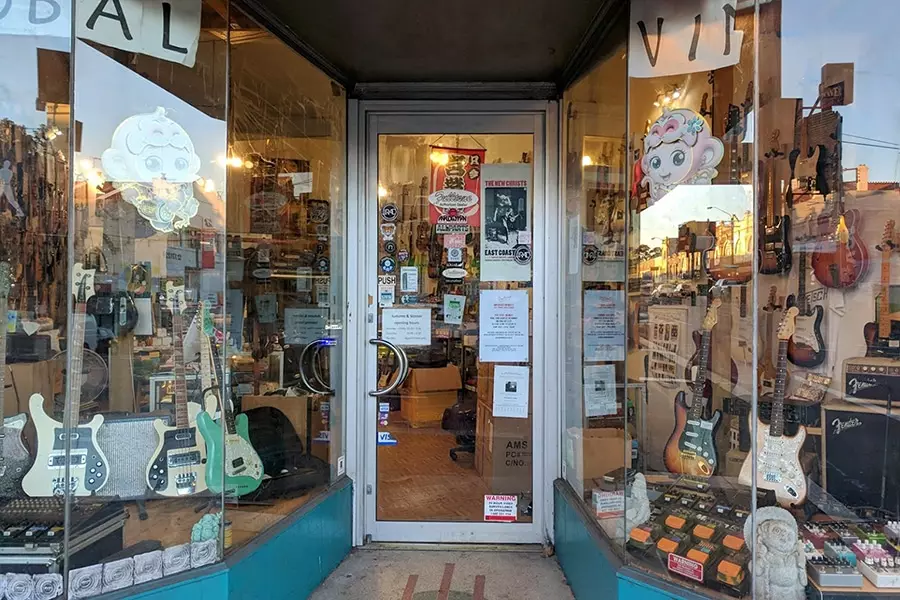 cửa hàng guitar cổ điển toàn cầu