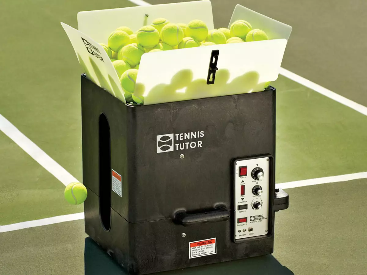 tenis öğretmeni tenis topu makinesi