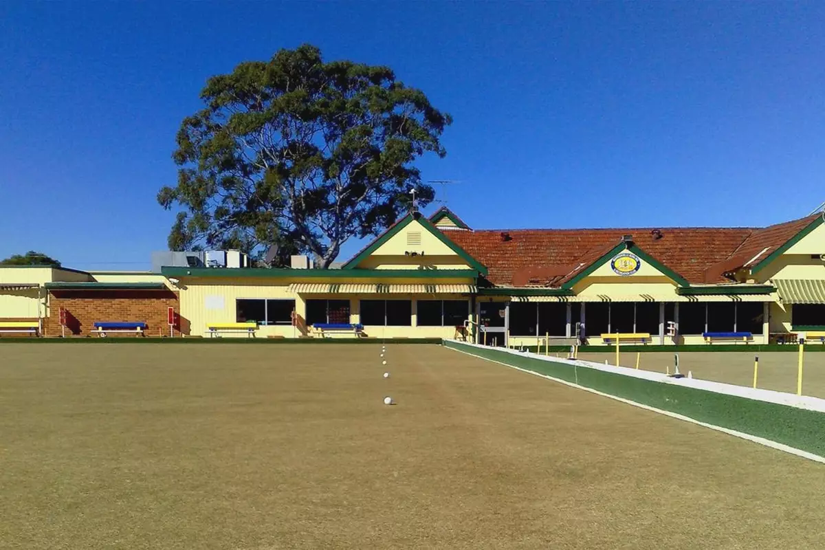 Beschte Flecken fir Barefoot Schësselcher zu Sydney Marrickville Bowling Club