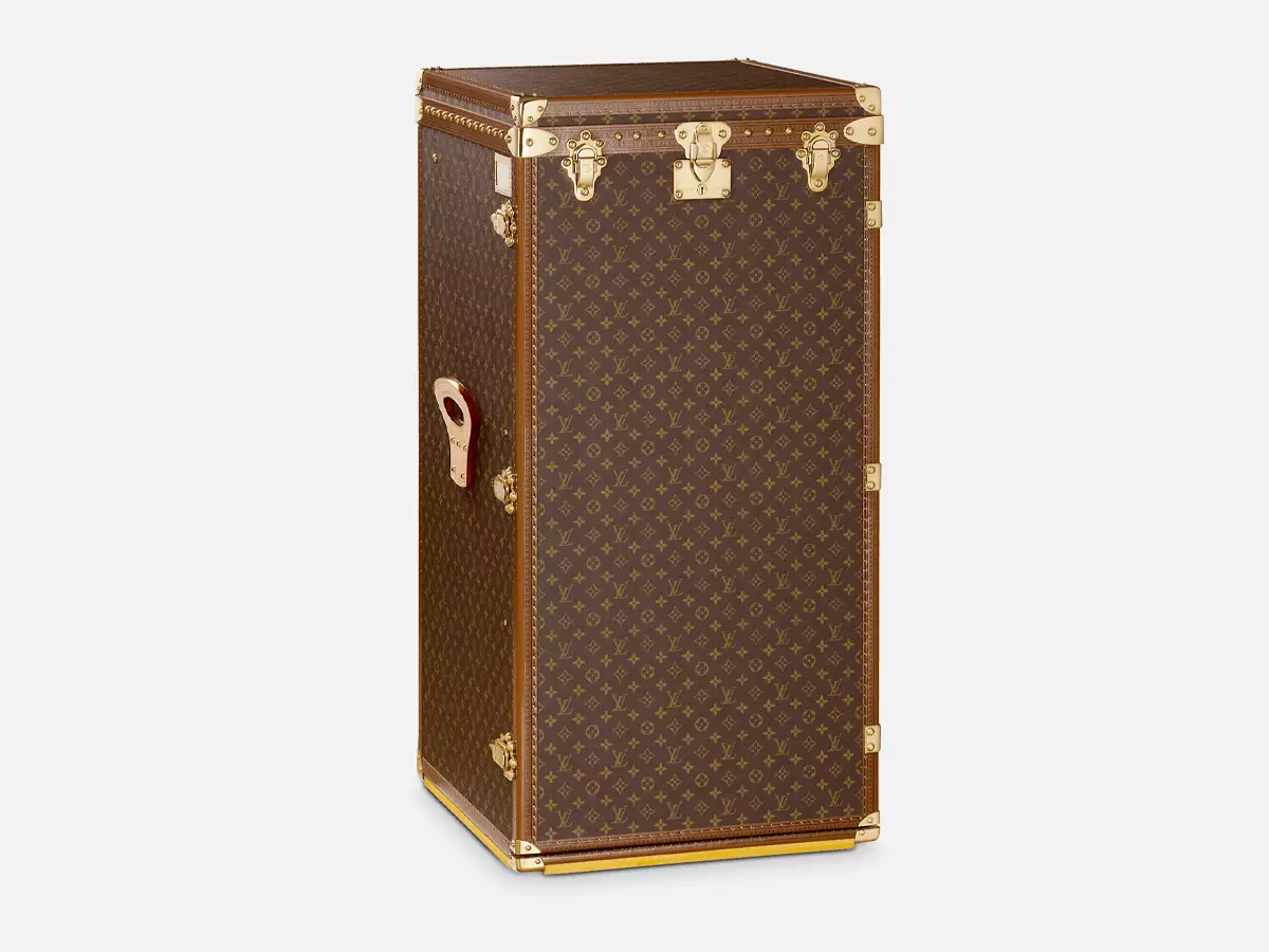 Louis vuitton itatẹtẹ ẹhin mọto