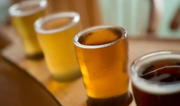 birra chiara a basso contenuto di alcol