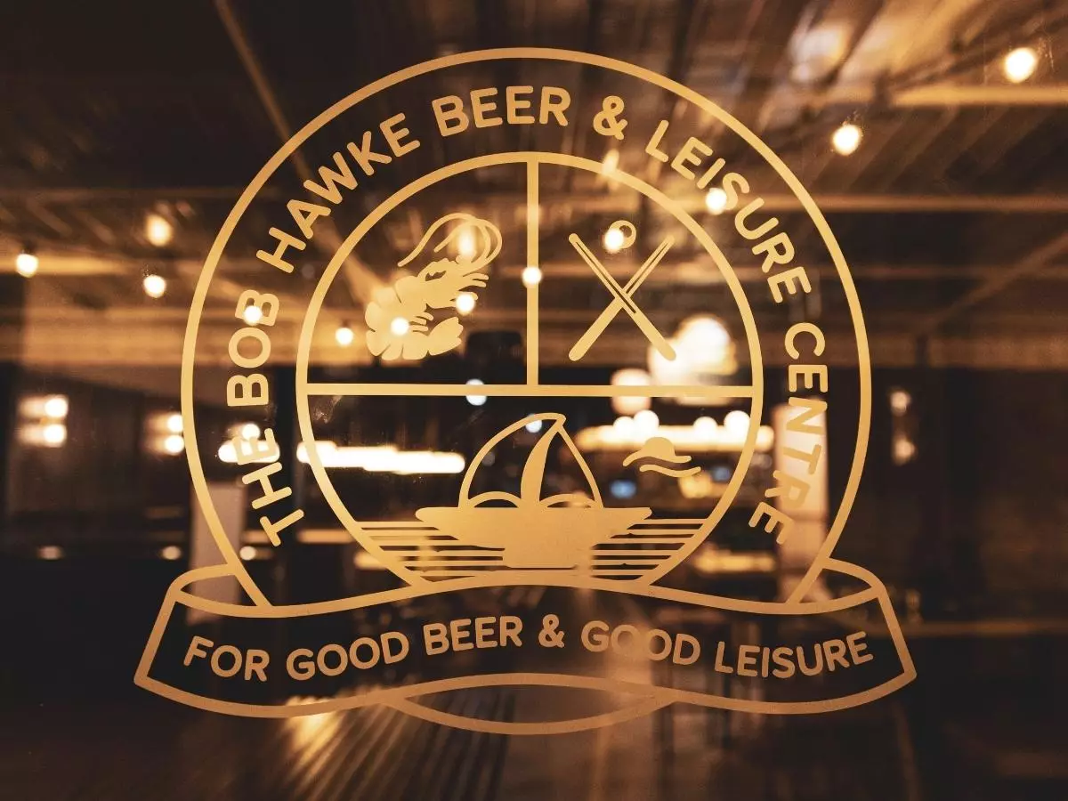 Bob hawke ဘီယာအပန်းဖြေစင်တာ ၃