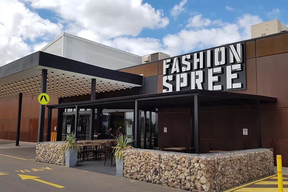 Fashion Spree outlet alışveriş merkezi açık havada