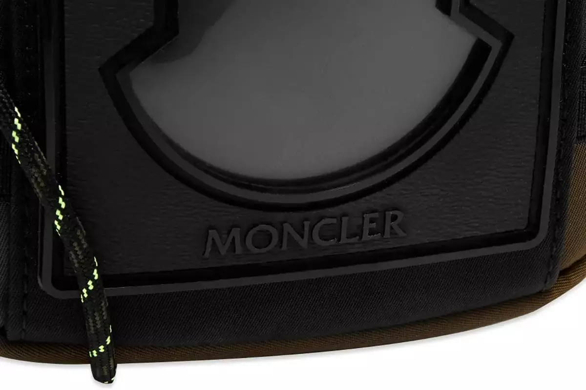 Moncler ექსტრემალური ტელეფონის ყუთი 2