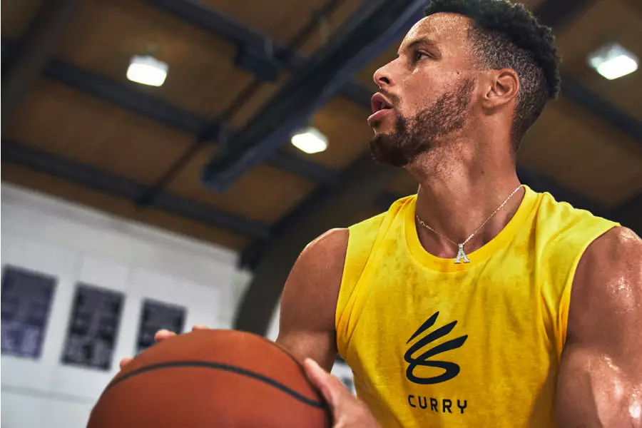 Stephen Curry និង Under Armour ចាប់ផ្តើម 'ម៉ាក Curry'