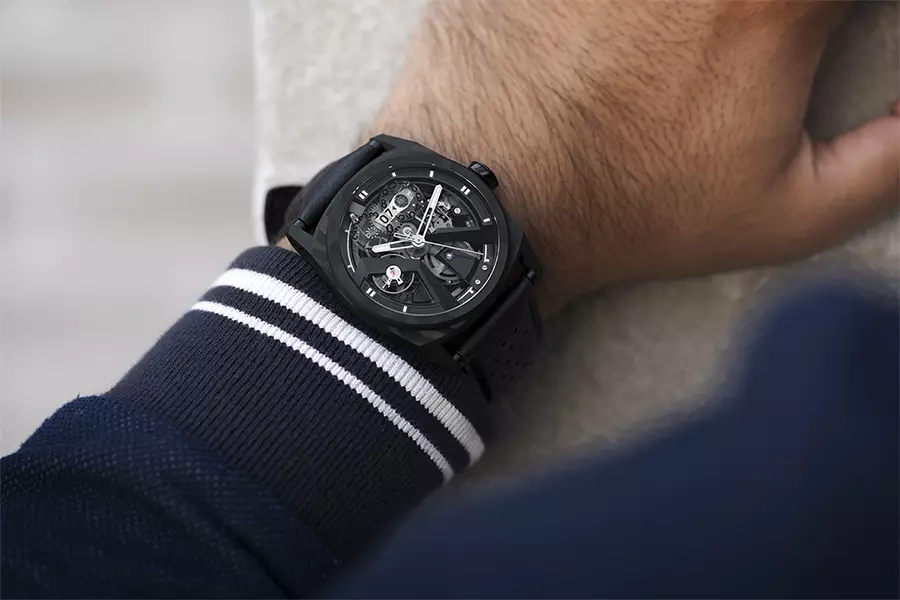 Acest ceas AeroCarbon X41 Edition 4 numerotat manual este acum disponibil în aprovizionare limitată 2881_5
