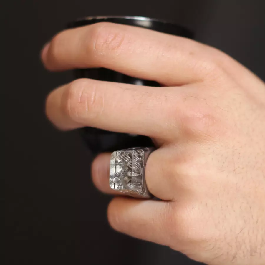 O anel Teti envolve un mundo ao redor do teu dedo... Literalmente 2891_2