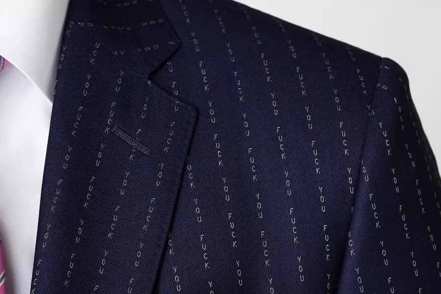 Detail obleku Conor McGregor FU Pinstripe Suit