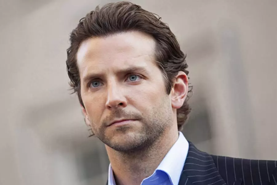 Wavy Slicked back bradley cooper umusatsi