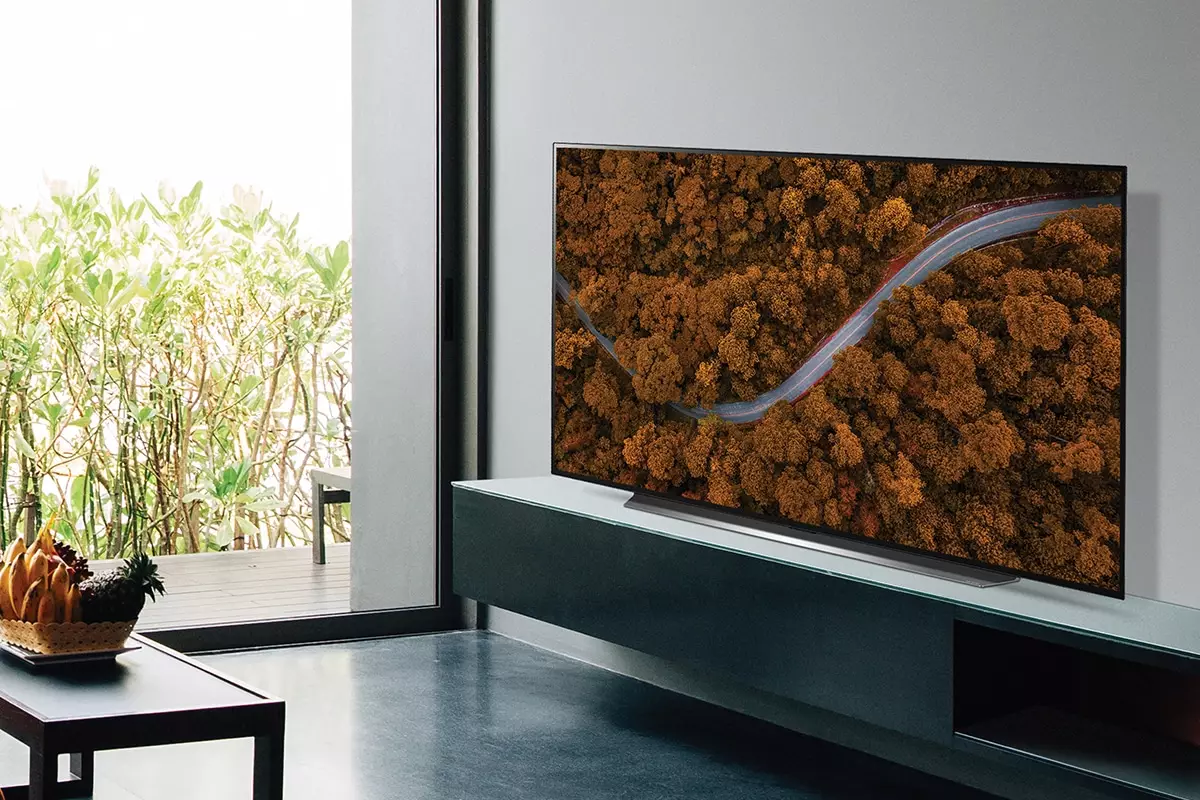 GIVEAWAY: Genyen yon LG C1 65″ 4K OLED TV ki vo $4,699!