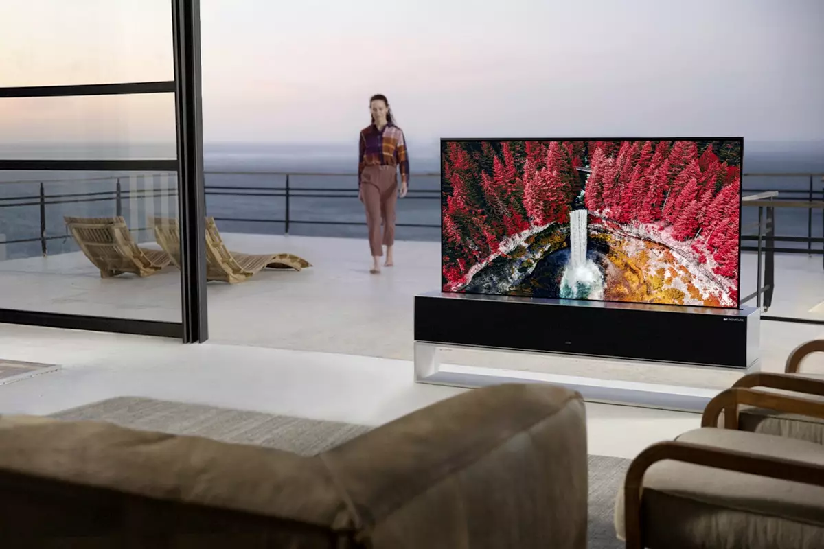 Lg r1 rollable tv 1