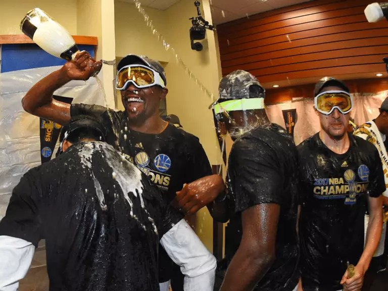 ESPN heeft geheel nieuwe 'Victory Goggles' ontworpen voor NBA Finals Champagne Showers