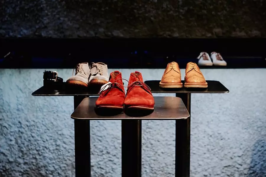 trois présentoirs de chaussures pour 124 chaussures sydney