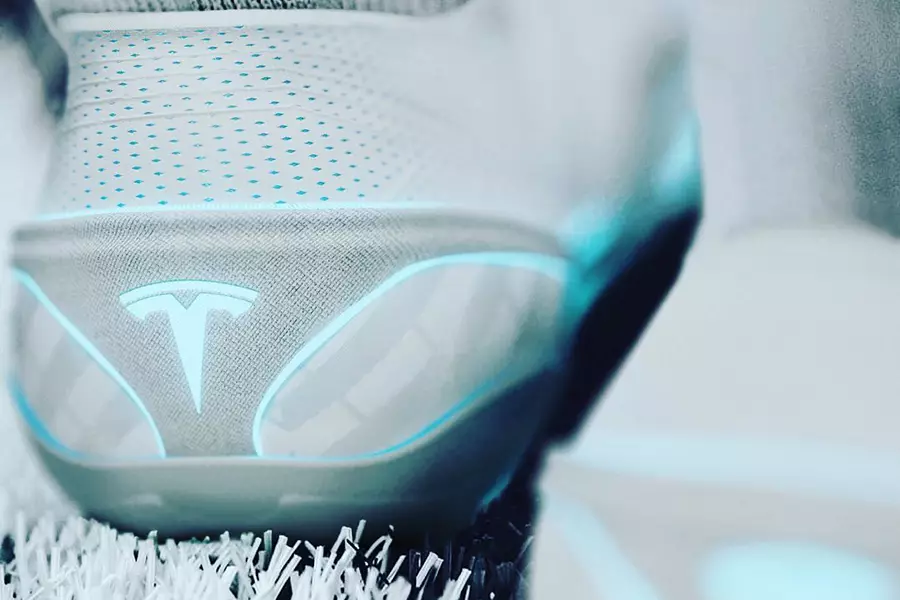 Tesla Football Shoes podpätok