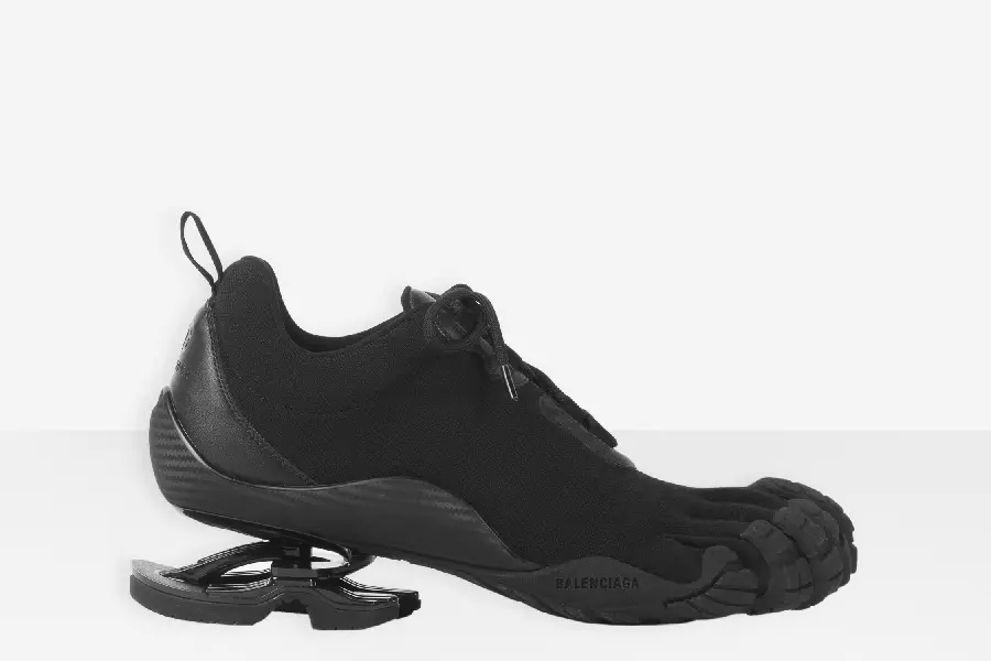 Balenciaga vient d'abandonner les chaussures les plus controversées de la mode 3566_2