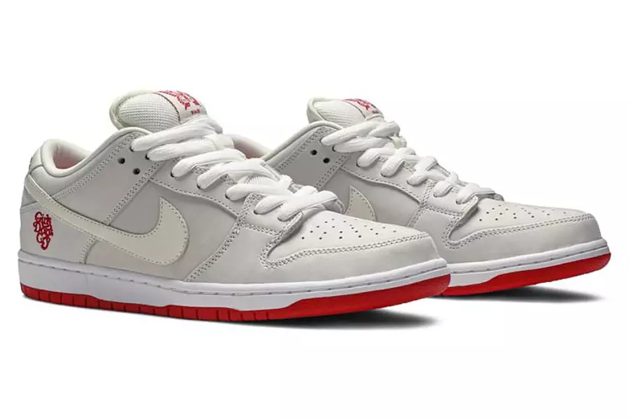 Girls Don't Cry x Nike SB Dunk Low Friends and Family sneakers paling berharga