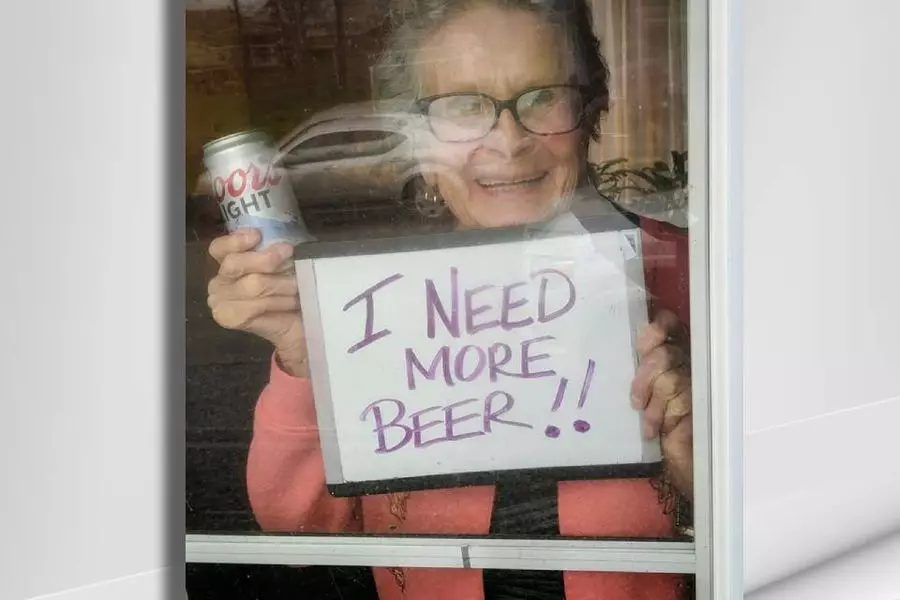 फील-गुड फ्राइडे 17 अप्रैल - कूर्स ने 93 वर्षीय महिला को आइसोलेशन 1 में 150 बीयर वितरित की