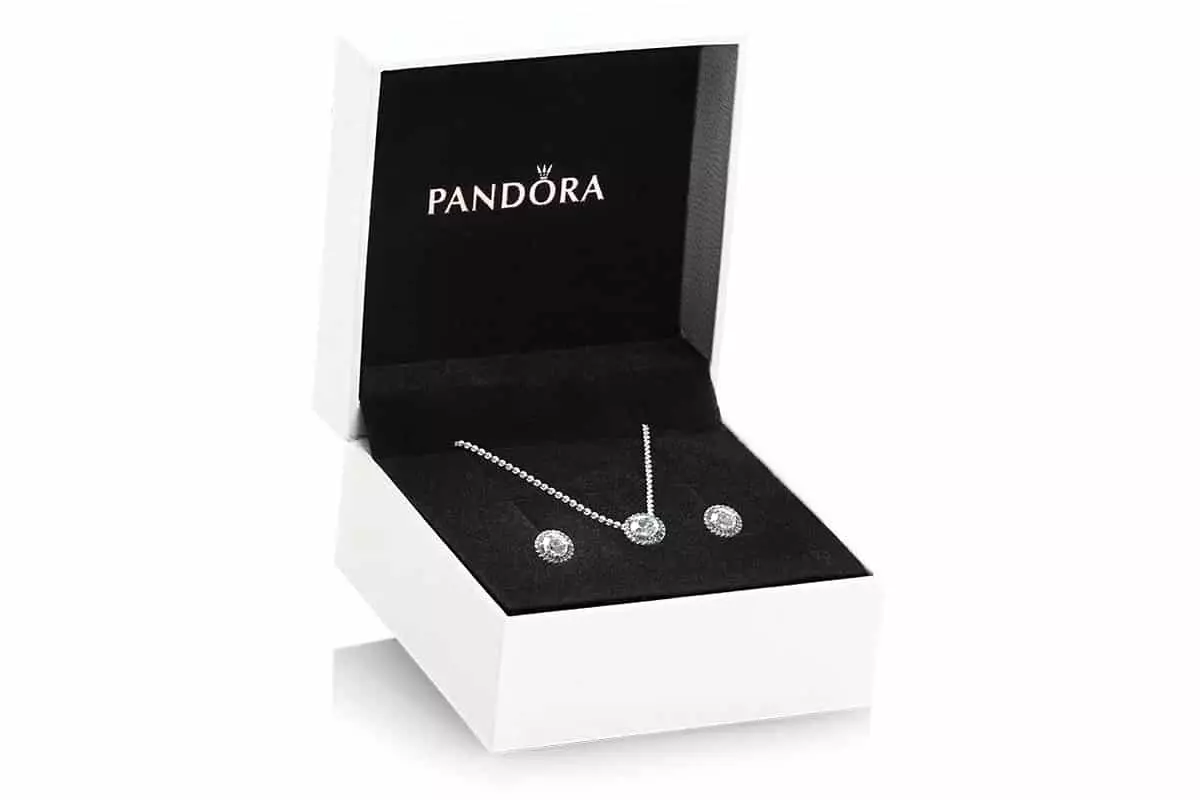 Set hadiah keanggunan klasik Pandora