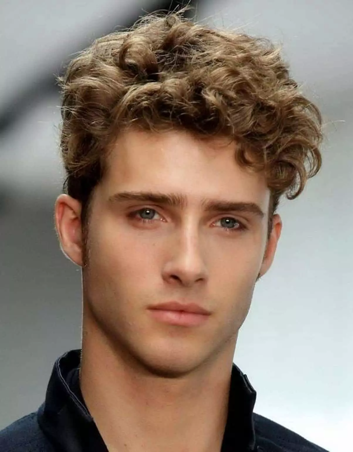 modele flokësh të ftohta të shkurtra me kaçurrela për meshkuj