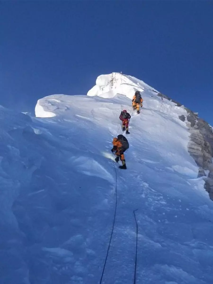 Conquering Everest - Tus 19 Xyoo Aussie Pioneer uas tuaj ntsib nrog lub Tuag 4353_3