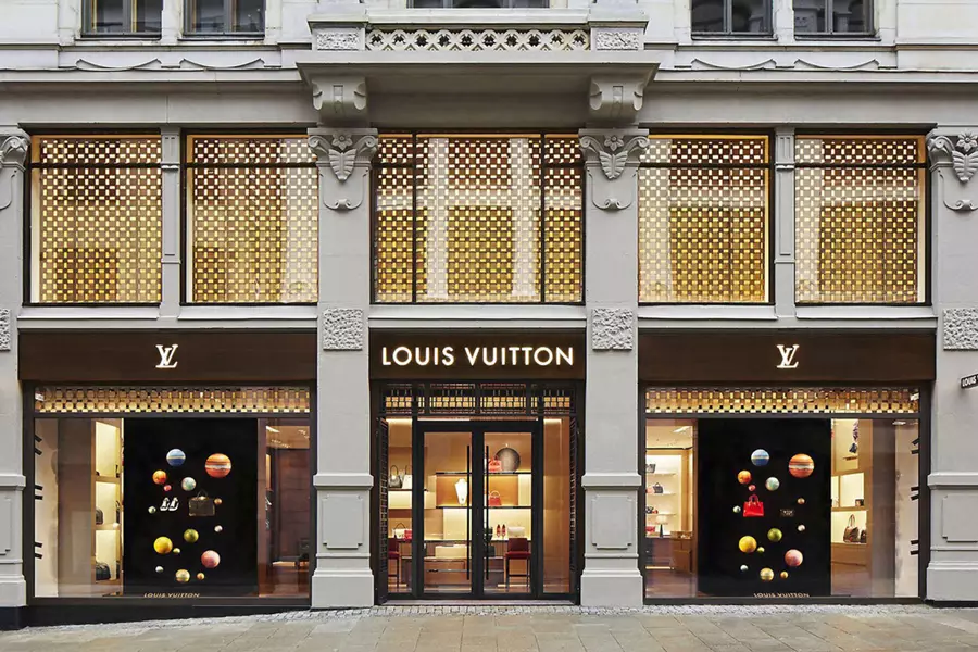 Louis Vuitton mynedfa'r bwyty