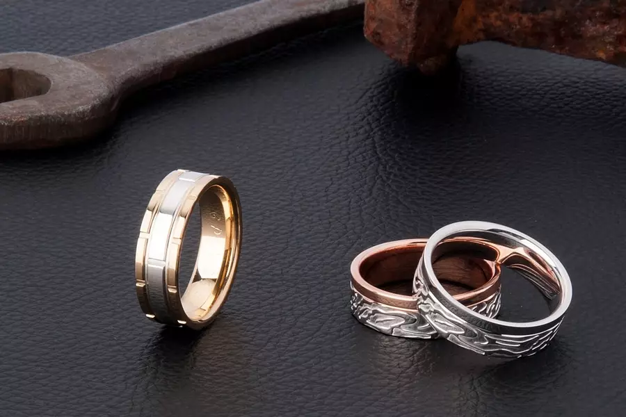 Personalize o seu anel de casamento masculino com Kavalri