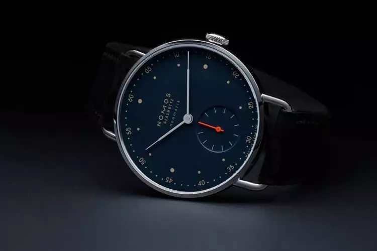 nomos glashütte metro neomatik nachtblau |