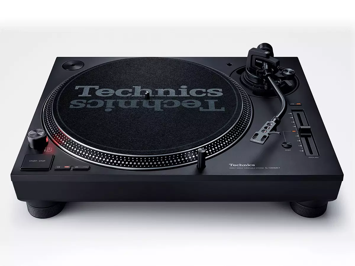 technics sl 1200g melns atskaņotājs