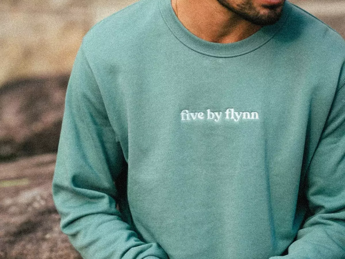 man wearing green five by flynn trui mei crew-neck