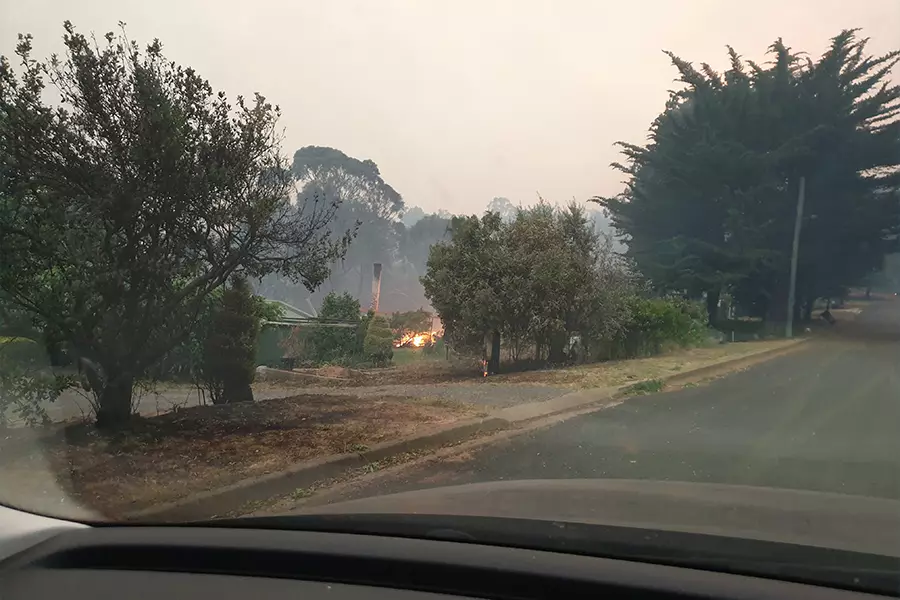 ऑस्ट्रेलियाई महापुरूषों से मिलें जिन्होंने स्थानीय लोगों को बचाने के लिए झाड़ियों में आग लगा दी 5055_2